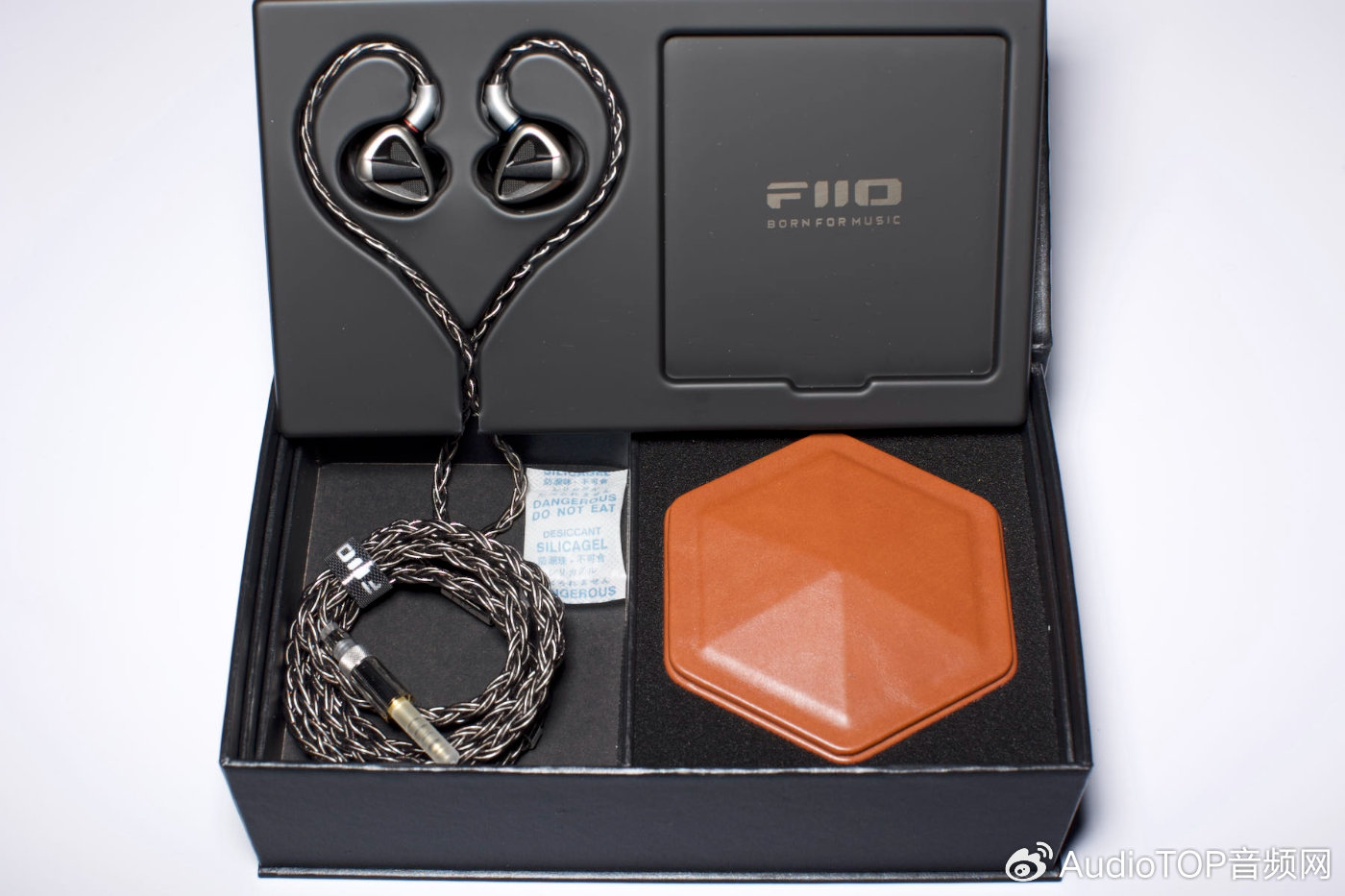 圈铁入耳式，但是双动圈：FH19两圈六铁旗舰耳机体验-FIIO---BORN FOR MUSIC
