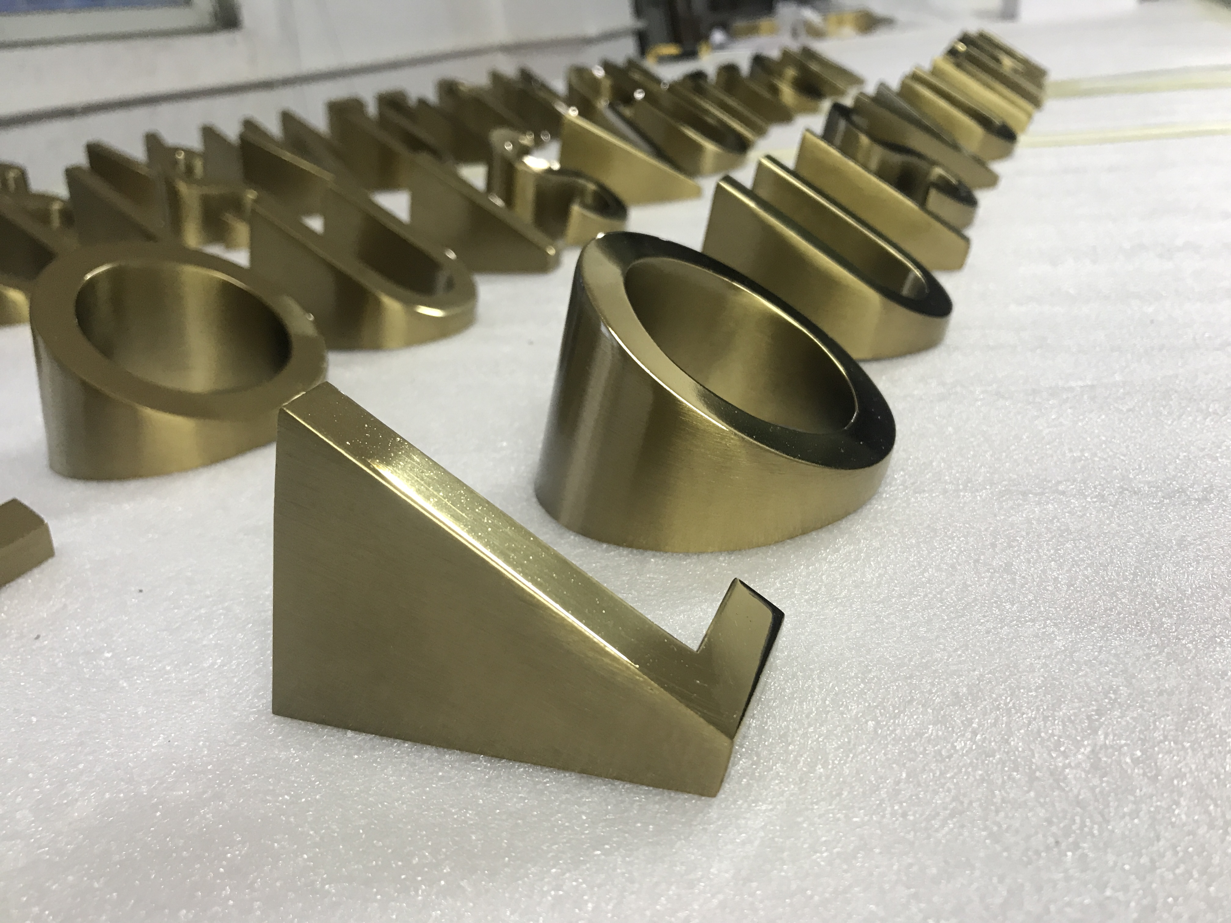 PRISMATIC LETTERS-企业官网