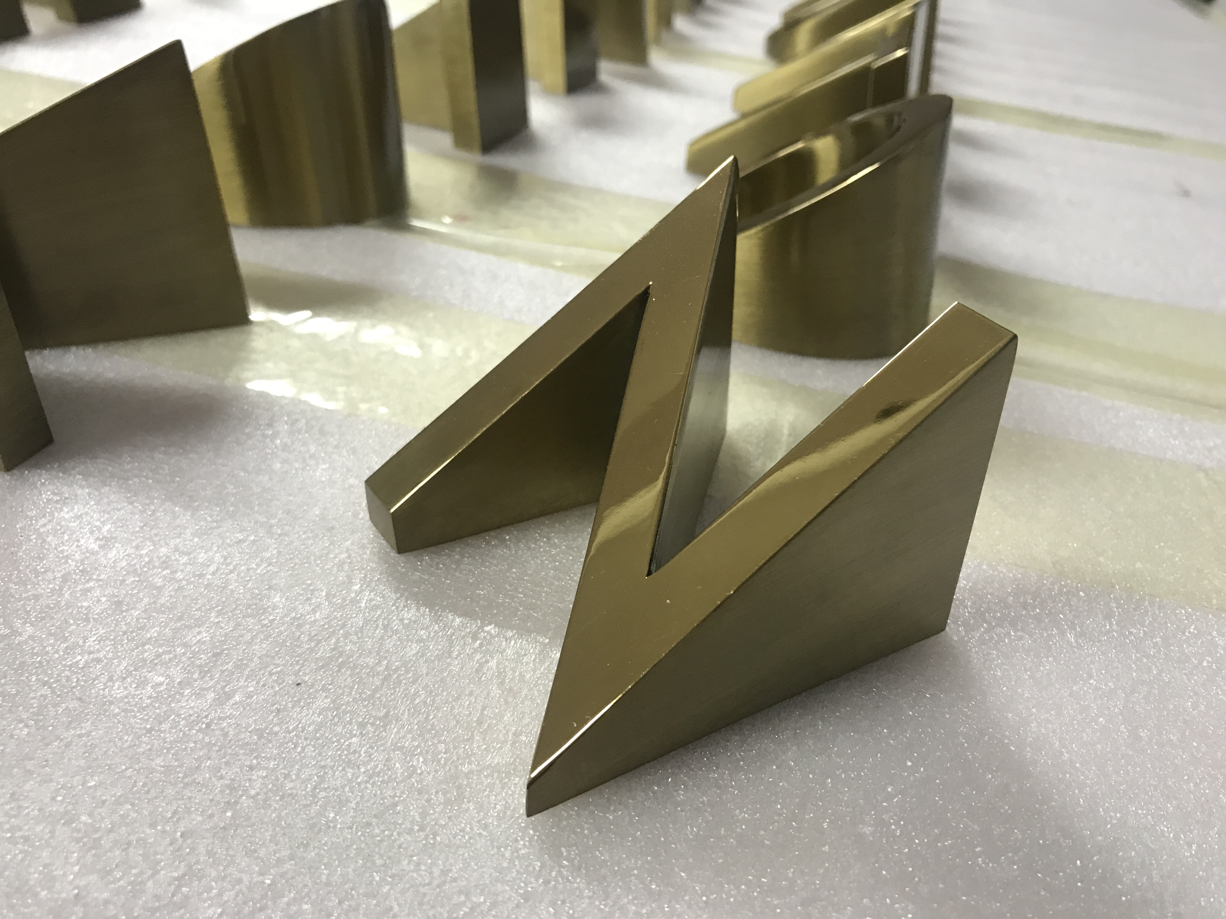 PRISMATIC LETTERS-企业官网