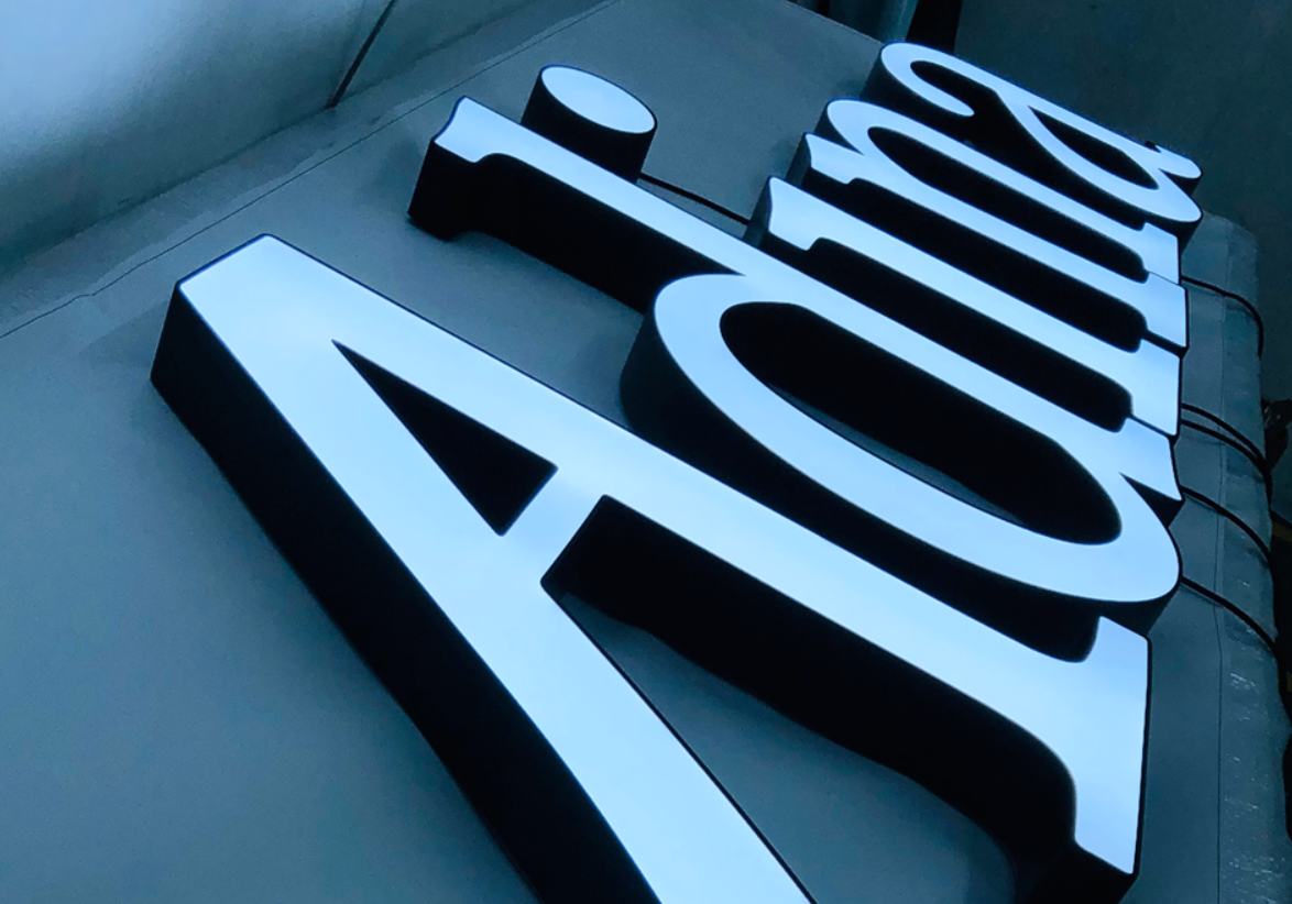 FRONT LIT LETTERS WITH RETAINERS-企业官网