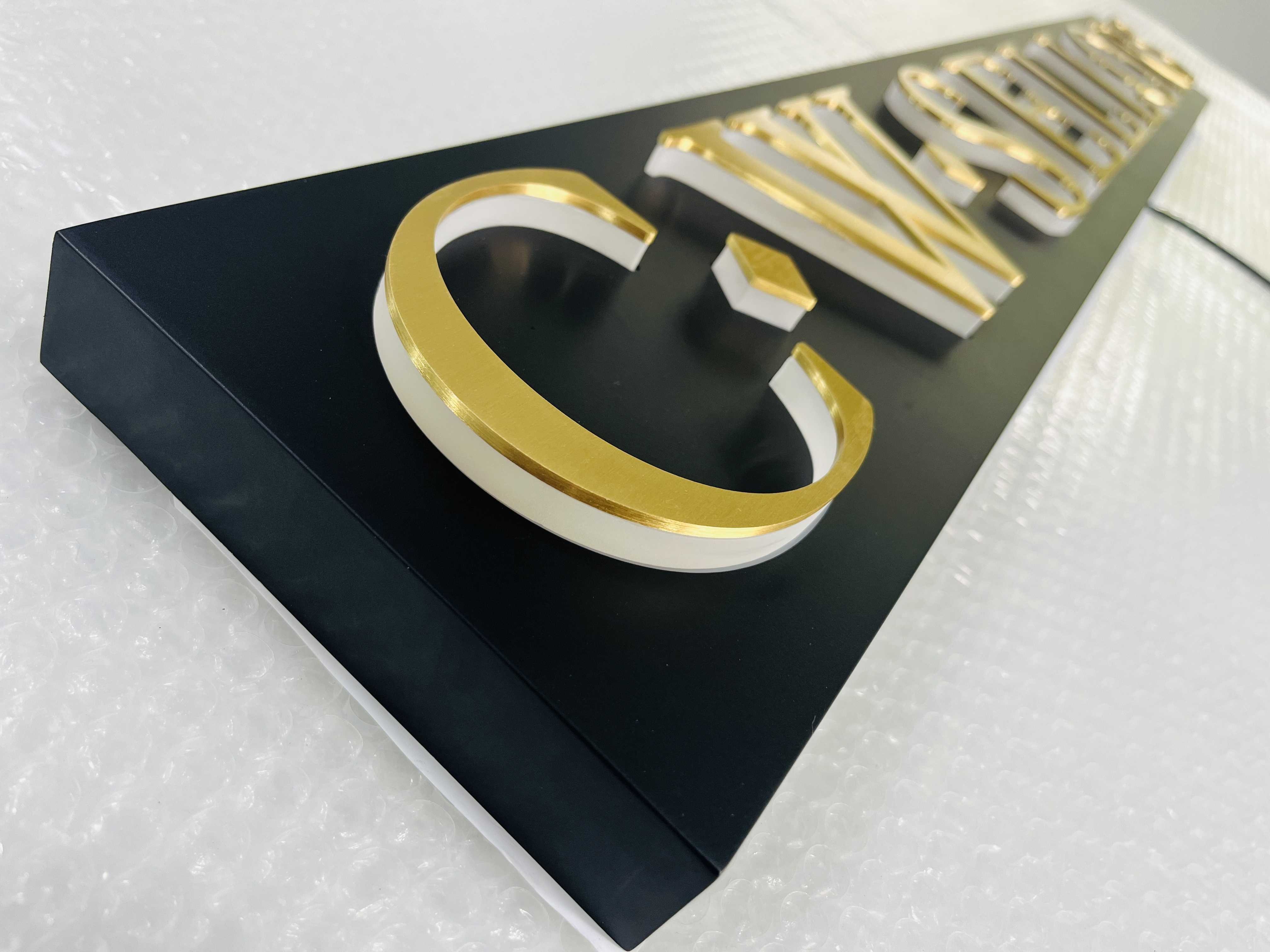 LIGHT BOXES WIT PUSH-THRU ACRYLIC LETTERINGS-企业官网